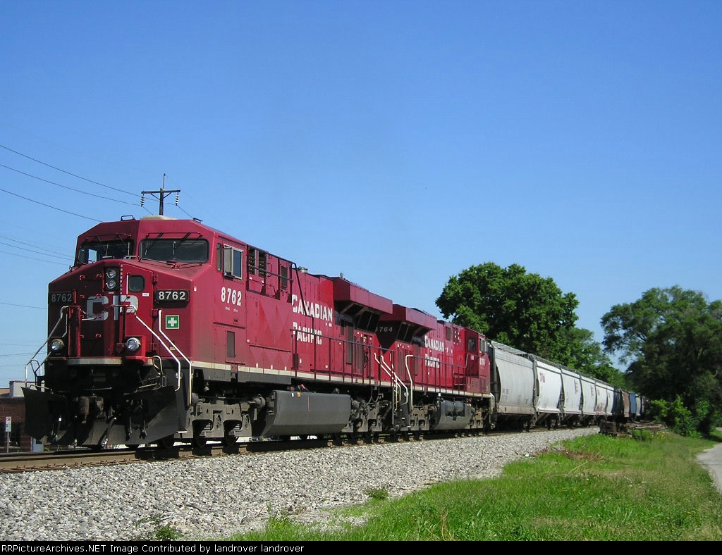 CP 8762 On CSX G 779-12 Eastbound